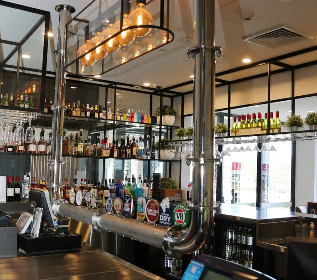 Overlander Hotel Motel